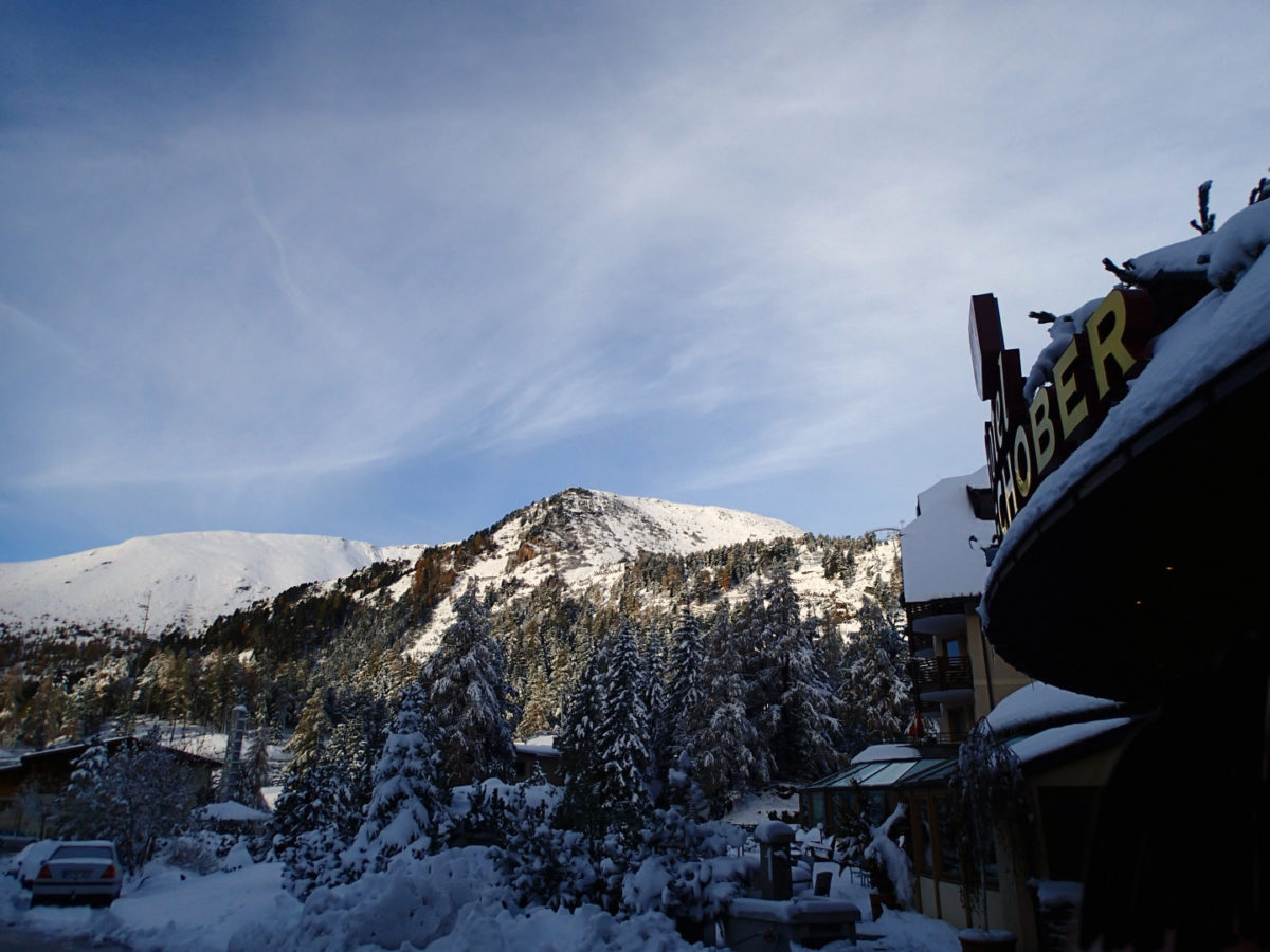 Das Wellness-Hotel Hochschober mit dem Chinaturm am Turracher See in ...