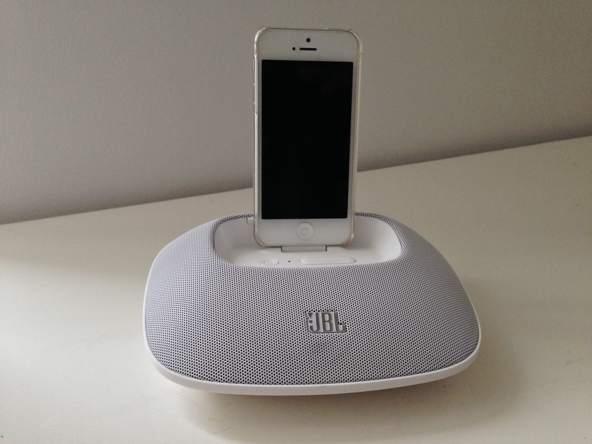 Im Test: Das JBL OnBeat Micro Lautsprecher-Dock mit Lightning-Anschluss ...